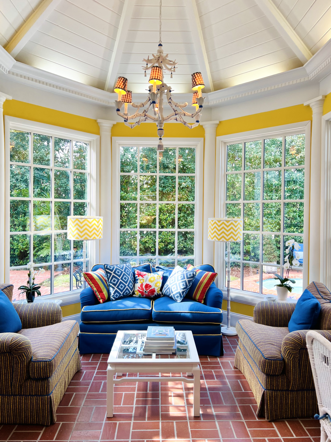 Chic Peek with Betsy Best – The Potted Boxwood